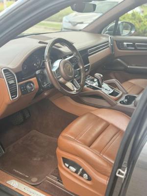 Grey Porsche Cayenne 2021 in Vilnius, with an engine capacity of 3.00 L and mileage of 67 thousand km for 54500 €, photo 14 on AUTOMOTO.COM.LV