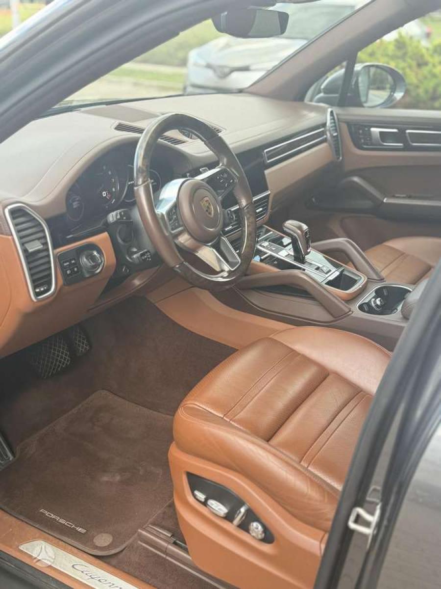 Grey Porsche Cayenne 2021 in Vilnius, with an engine capacity of 3.00 L and mileage of 67 thousand km for 54500 €, photo 14 on AUTOMOTO.COM.LV