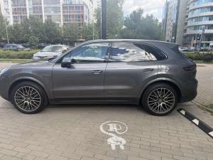 Grey Porsche Cayenne 2021 in Vilnius, with an engine capacity of 3.00 L and mileage of 67 thousand km for 54500 €, photo 16 on AUTOMOTO.COM.LV