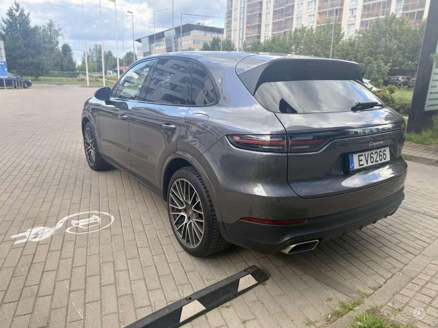 Grey Porsche Cayenne 2021 in Vilnius, with an engine capacity of 3.00 L and mileage of 67 thousand km for 54500 €, photo 17 on AUTOMOTO.COM.LV