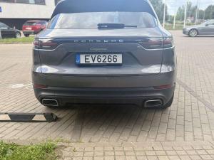 Grey Porsche Cayenne 2021 in Vilnius, with an engine capacity of 3.00 L and mileage of 67 thousand km for 54500 €, photo 18 on AUTOMOTO.COM.LV
