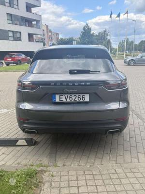 Grey Porsche Cayenne 2021 in Vilnius, with an engine capacity of 3.00 L and mileage of 67 thousand km for 54500 €, photo 19 on AUTOMOTO.COM.LV