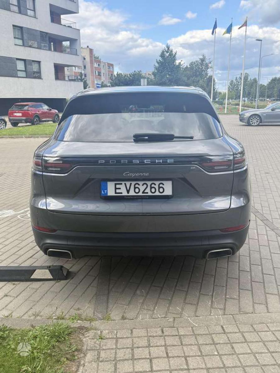 Grey Porsche Cayenne 2021 in Vilnius, with an engine capacity of 3.00 L and mileage of 67 thousand km for 54500 €, photo 19 on AUTOMOTO.COM.LV