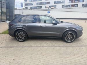 Grey Porsche Cayenne 2021 in Vilnius, with an engine capacity of 3.00 L and mileage of 67 thousand km for 54500 €, photo 20 on AUTOMOTO.COM.LV