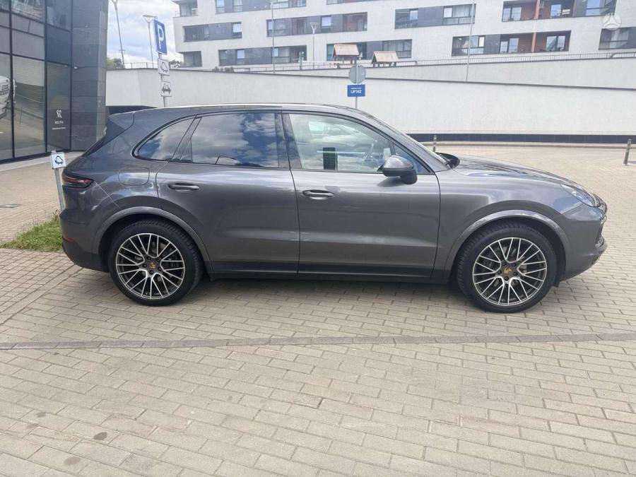 Grey Porsche Cayenne 2021 in Vilnius, with an engine capacity of 3.00 L and mileage of 67 thousand km for 54500 €, photo 20 on AUTOMOTO.COM.LV