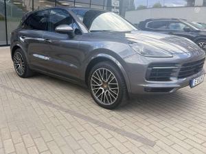 Grey Porsche Cayenne 2021 in Vilnius, with an engine capacity of 3.00 L and mileage of 67 thousand km for 54500 €, photo 21 on AUTOMOTO.COM.LV