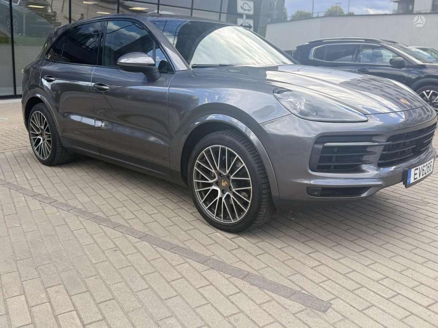 Grey Porsche Cayenne 2021 in Vilnius, with an engine capacity of 3.00 L and mileage of 67 thousand km for 54500 €, photo 21 on AUTOMOTO.COM.LV