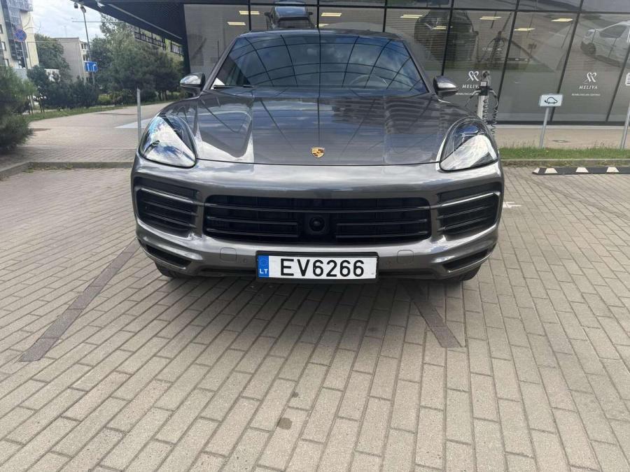 Grey Porsche Cayenne 2021 in Vilnius, with an engine capacity of 3.00 L and mileage of 67 thousand km for 54500 €, photo 24 on AUTOMOTO.COM.LV