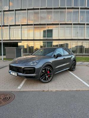 Grey Porsche Cayenne 2021 in Vilnius, with an engine capacity of 4.00 L and mileage of 61 thousand km for 77500 €, photo 1 on AUTOMOTO.COM.LV