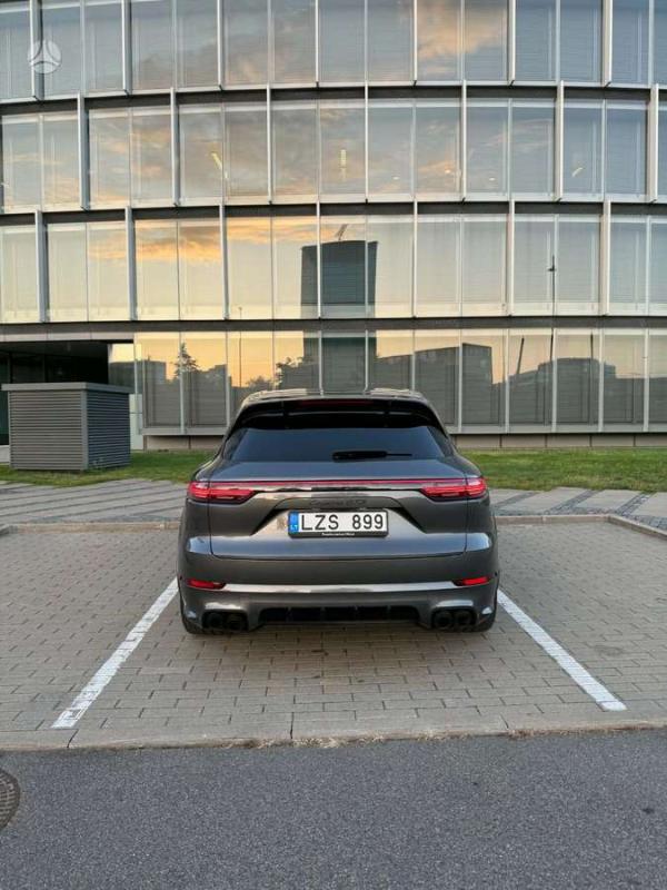 Grey Porsche Cayenne 2021 in Vilnius, with an engine capacity of 4.00 L and mileage of 61 thousand km for 77500 €, photo 7 on AUTOMOTO.COM.LV