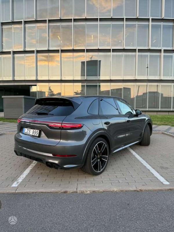 Grey Porsche Cayenne 2021 in Vilnius, with an engine capacity of 4.00 L and mileage of 61 thousand km for 77500 €, photo 9 on AUTOMOTO.COM.LV
