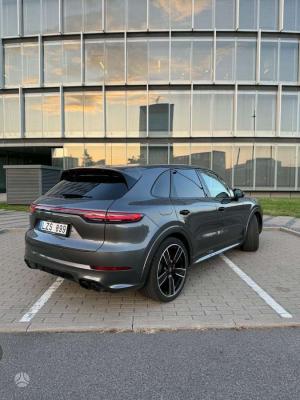 Grey Porsche Cayenne 2021 in Vilnius, with an engine capacity of 4.00 L and mileage of 61 thousand km for 77500 €, photo 9 on AUTOMOTO.COM.LV