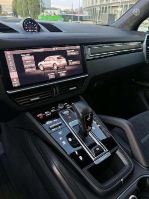 Grey Porsche Cayenne 2021 in Vilnius, with an engine capacity of 4.00 L and mileage of 61 thousand km for 77500 €, photo 21 on AUTOMOTO.COM.LV