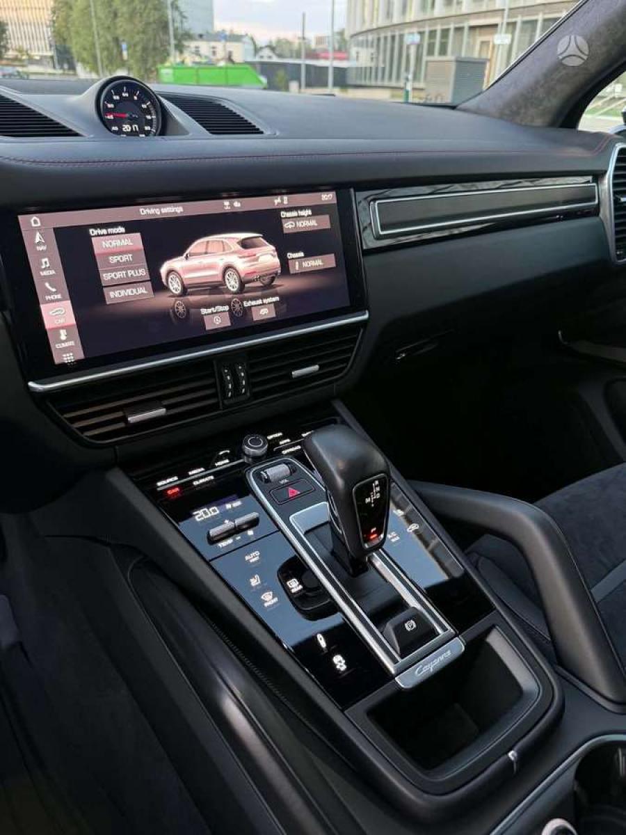 Grey Porsche Cayenne 2021 in Vilnius, with an engine capacity of 4.00 L and mileage of 61 thousand km for 77500 €, photo 21 on AUTOMOTO.COM.LV