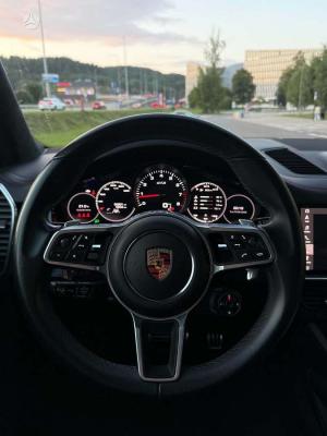 Grey Porsche Cayenne 2021 in Vilnius, with an engine capacity of 4.00 L and mileage of 61 thousand km for 77500 €, photo 24 on AUTOMOTO.COM.LV