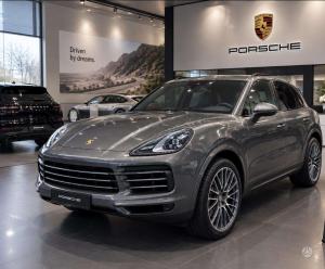 Grey Porsche Cayenne 2021 in Vilnius, with an engine capacity of 2.89 L and mileage of 204 thousand km for 44000 €, photo 1 on AUTOMOTO.COM.LV