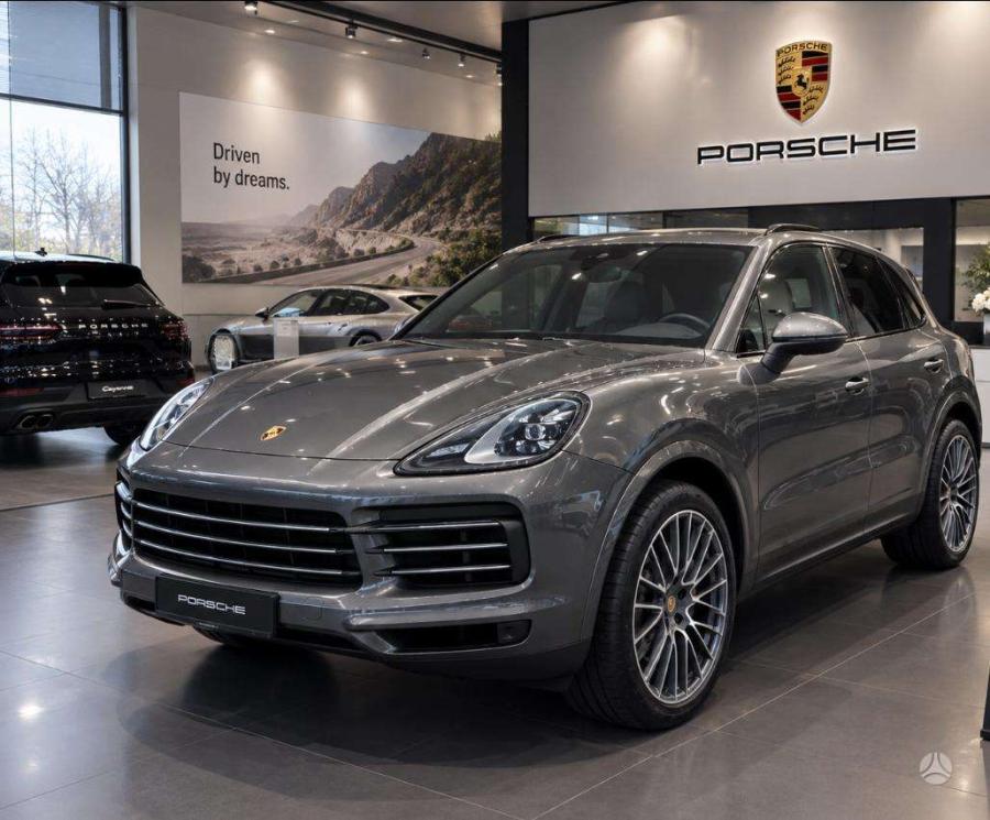 Grey Porsche Cayenne 2021 in Vilnius, with an engine capacity of 2.89 L and mileage of 204 thousand km for 44000 €, photo 1 on AUTOMOTO.COM.LV