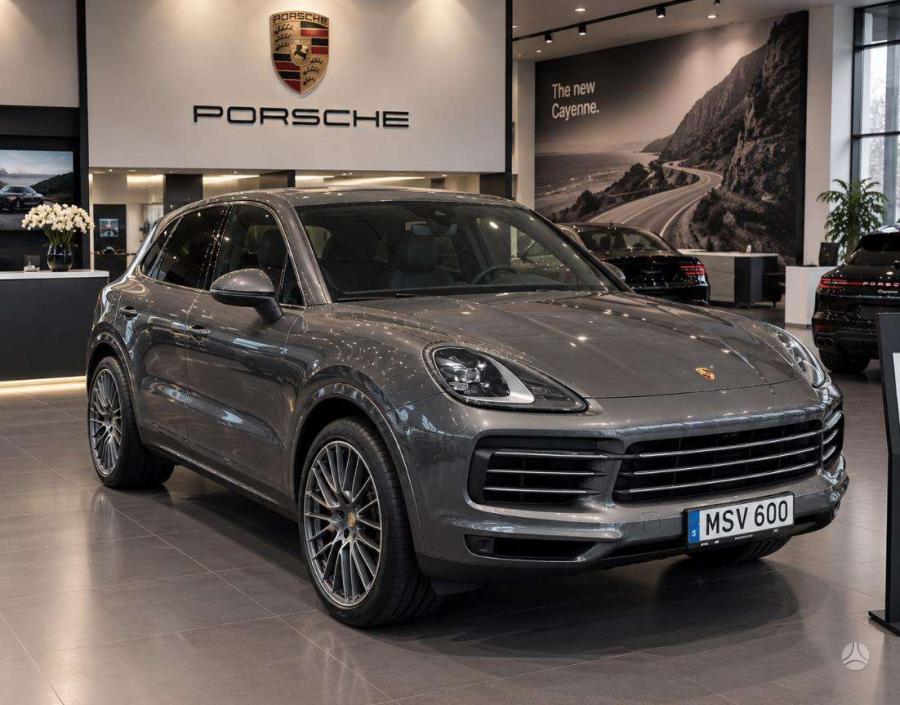 Grey Porsche Cayenne 2021 in Vilnius, with an engine capacity of 2.89 L and mileage of 204 thousand km for 44000 €, photo 3 on AUTOMOTO.COM.LV