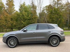 Grey Porsche Cayenne 2021 in Vilnius, with an engine capacity of 2.89 L and mileage of 204 thousand km for 44000 €, photo 11 on AUTOMOTO.COM.LV