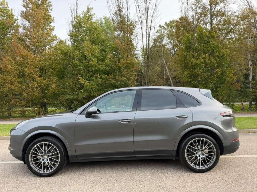 Grey Porsche Cayenne 2021 in Vilnius, with an engine capacity of 2.89 L and mileage of 204 thousand km for 44000 €, photo 11 on AUTOMOTO.COM.LV