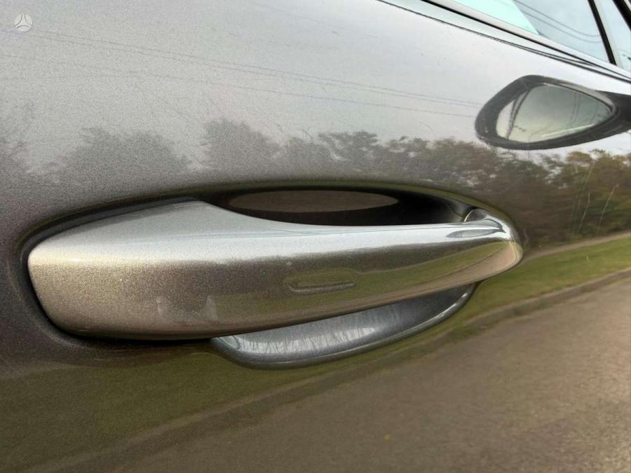 Grey Porsche Cayenne 2021 in Vilnius, with an engine capacity of 2.89 L and mileage of 204 thousand km for 44000 €, photo 12 on AUTOMOTO.COM.LV