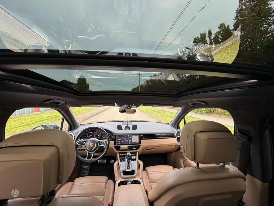 Grey Porsche Cayenne 2021 in Vilnius, with an engine capacity of 2.89 L and mileage of 204 thousand km for 44000 €, photo 20 on AUTOMOTO.COM.LV