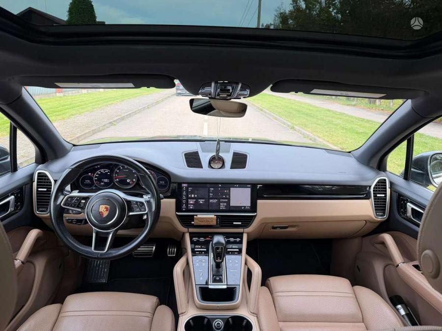 Grey Porsche Cayenne 2021 in Vilnius, with an engine capacity of 2.89 L and mileage of 204 thousand km for 44000 €, photo 21 on AUTOMOTO.COM.LV