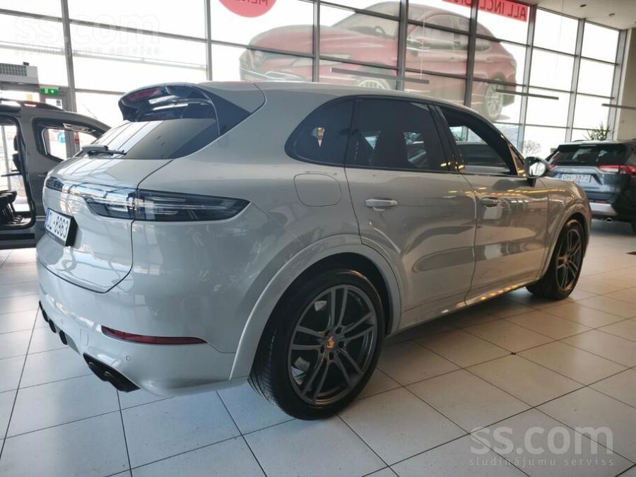 Pelēks Porsche Cayenne 2022 Rīga, ar dzinēja tilpumu 4.00 L un nobraukumu 50 tūkst. km par 76900 €, foto 5 vietnē AUTOMOTO.COM.LV