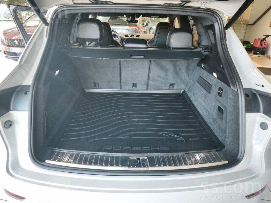 Pelēks Porsche Cayenne 2022 Rīga, ar dzinēja tilpumu 4.00 L un nobraukumu 50 tūkst. km par 76900 €, foto 10 vietnē AUTOMOTO.COM.LV