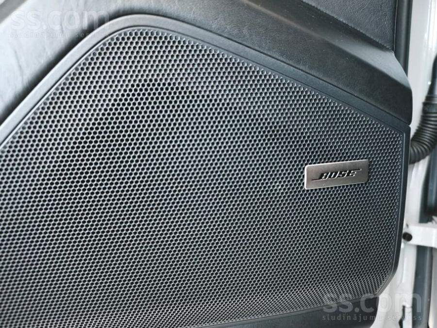 Pelēks Porsche Cayenne 2022 Rīga, ar dzinēja tilpumu 4.00 L un nobraukumu 50 tūkst. km par 76900 €, foto 24 vietnē AUTOMOTO.COM.LV