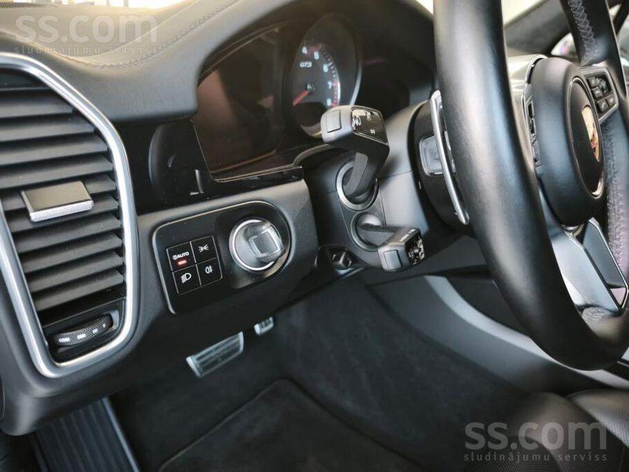 Pelēks Porsche Cayenne 2022 Rīga, ar dzinēja tilpumu 4.00 L un nobraukumu 50 tūkst. km par 76900 €, foto 28 vietnē AUTOMOTO.COM.LV