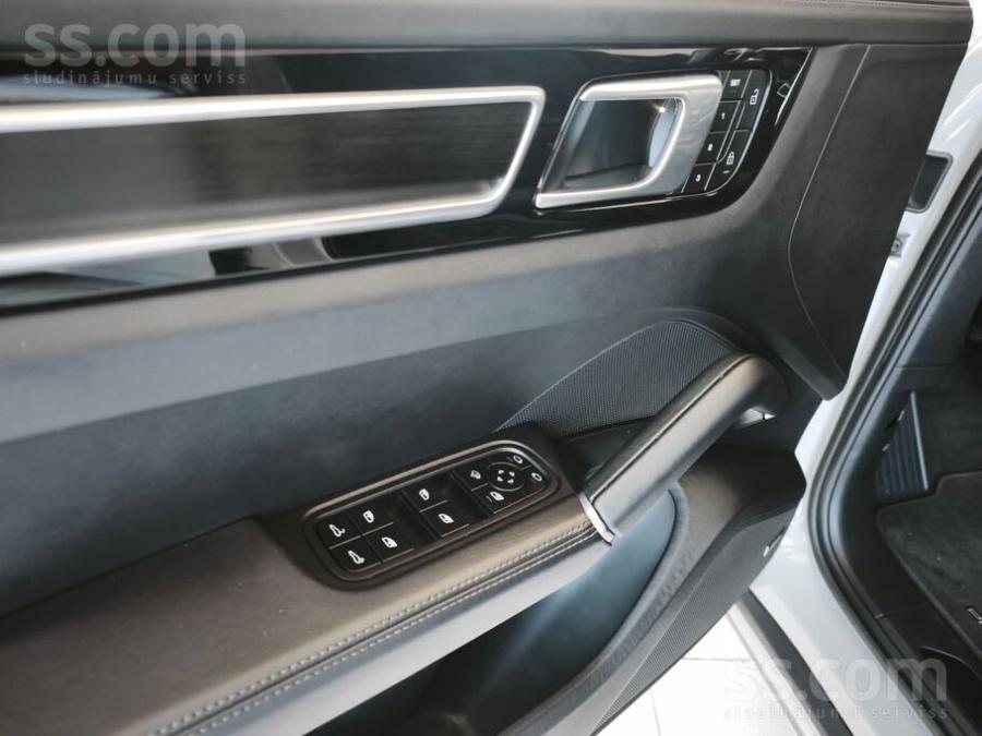 Pelēks Porsche Cayenne 2022 Rīga, ar dzinēja tilpumu 4.00 L un nobraukumu 50 tūkst. km par 76900 €, foto 29 vietnē AUTOMOTO.COM.LV