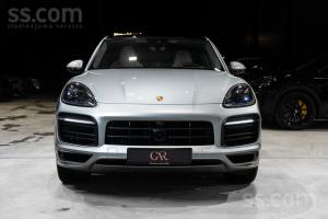 Grey Porsche Cayenne 2022 in Riga, with an engine capacity of 4.00 L and mileage of 35 thousand km for 84000 €, photo 3 on AUTOMOTO.COM.LV