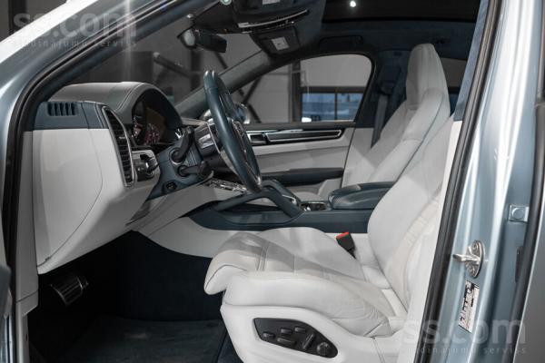 Grey Porsche Cayenne 2022 in Riga, with an engine capacity of 4.00 L and mileage of 35 thousand km for 84000 €, photo 8 on AUTOMOTO.COM.LV
