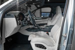 Grey Porsche Cayenne 2022 in Riga, with an engine capacity of 4.00 L and mileage of 35 thousand km for 84000 €, photo 9 on AUTOMOTO.COM.LV