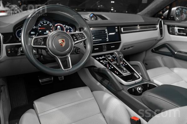 Grey Porsche Cayenne 2022 in Riga, with an engine capacity of 4.00 L and mileage of 35 thousand km for 84000 €, photo 10 on AUTOMOTO.COM.LV