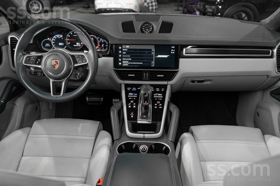 Grey Porsche Cayenne 2022 in Riga, with an engine capacity of 4.00 L and mileage of 35 thousand km for 84000 €, photo 12 on AUTOMOTO.COM.LV