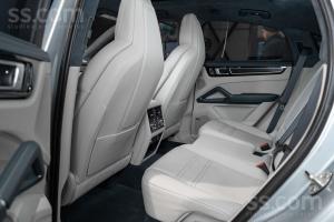 Grey Porsche Cayenne 2022 in Riga, with an engine capacity of 4.00 L and mileage of 35 thousand km for 84000 €, photo 14 on AUTOMOTO.COM.LV