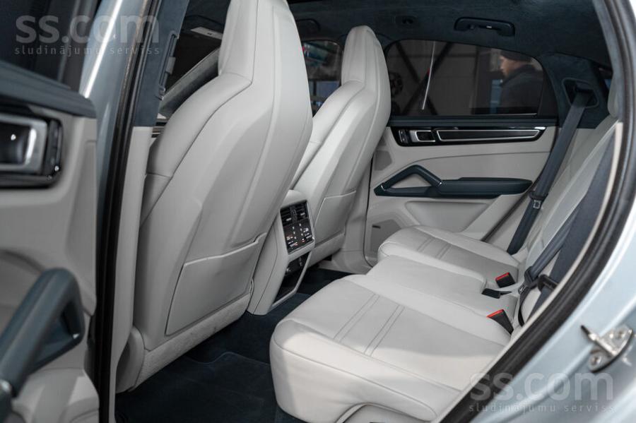 Grey Porsche Cayenne 2022 in Riga, with an engine capacity of 4.00 L and mileage of 35 thousand km for 84000 €, photo 14 on AUTOMOTO.COM.LV