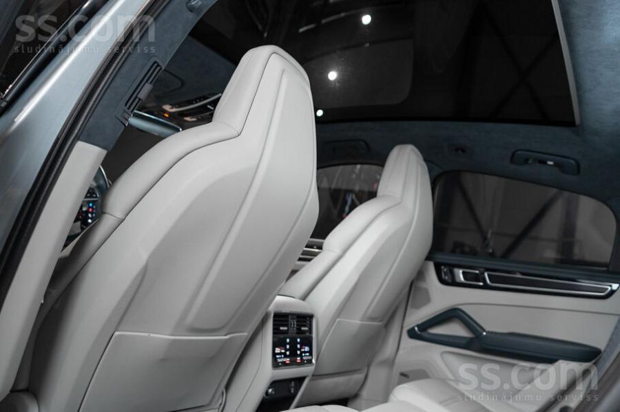 Grey Porsche Cayenne 2022 in Riga, with an engine capacity of 4.00 L and mileage of 35 thousand km for 84000 €, photo 15 on AUTOMOTO.COM.LV