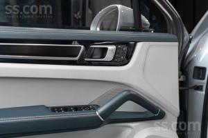 Grey Porsche Cayenne 2022 in Riga, with an engine capacity of 4.00 L and mileage of 35 thousand km for 84000 €, photo 17 on AUTOMOTO.COM.LV