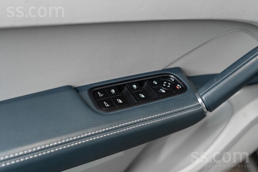 Grey Porsche Cayenne 2022 in Riga, with an engine capacity of 4.00 L and mileage of 35 thousand km for 84000 €, photo 18 on AUTOMOTO.COM.LV