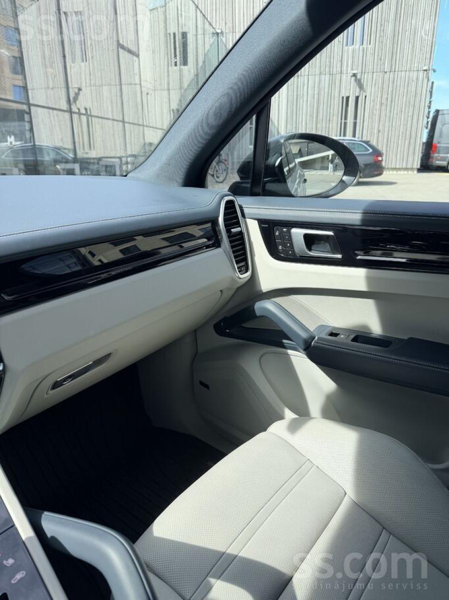 Pelēks Porsche Cayenne 2022 Rīga, ar dzinēja tilpumu 3.00 L un nobraukumu 54 tūkst. km par 74999 €, foto 20 vietnē AUTOMOTO.COM.LV