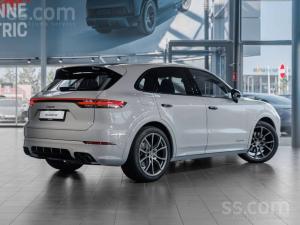 Grey Porsche Cayenne 2022 in Riga, with an engine capacity of 3.00 L and mileage of 54 thousand km for 69900 €, photo 4 on AUTOMOTO.COM.LV