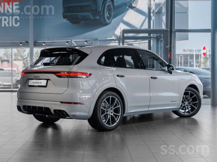 Grey Porsche Cayenne 2022 in Riga, with an engine capacity of 3.00 L and mileage of 54 thousand km for 69900 €, photo 4 on AUTOMOTO.COM.LV