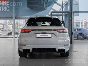 Grey Porsche Cayenne 2022 in Riga, with an engine capacity of 3.00 L and mileage of 54 thousand km for 69900 €, photo 7 on AUTOMOTO.COM.LV