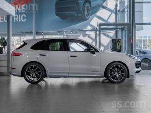 Grey Porsche Cayenne 2022 in Riga, with an engine capacity of 3.00 L and mileage of 54 thousand km for 69900 €, photo 8 on AUTOMOTO.COM.LV