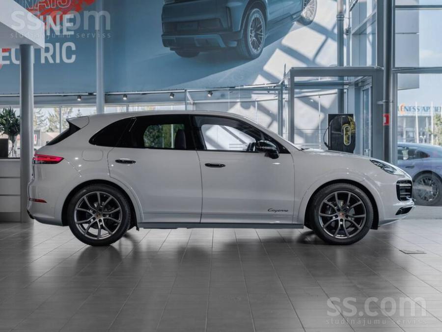 Grey Porsche Cayenne 2022 in Riga, with an engine capacity of 3.00 L and mileage of 54 thousand km for 69900 €, photo 8 on AUTOMOTO.COM.LV