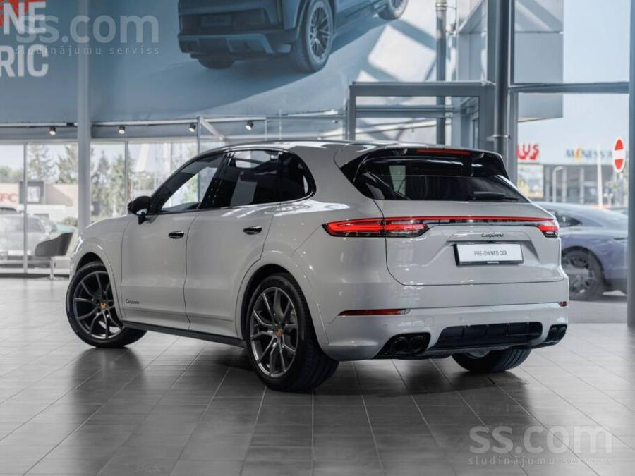Grey Porsche Cayenne 2022 in Riga, with an engine capacity of 3.00 L and mileage of 54 thousand km for 69900 €, photo 11 on AUTOMOTO.COM.LV