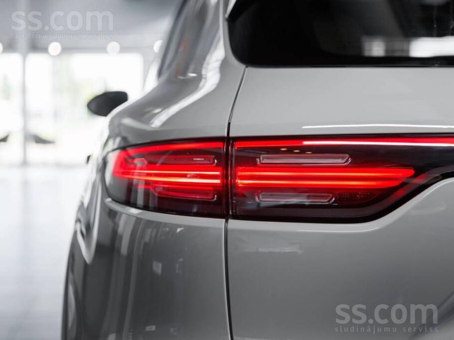 Grey Porsche Cayenne 2022 in Riga, with an engine capacity of 3.00 L and mileage of 54 thousand km for 69900 €, photo 14 on AUTOMOTO.COM.LV